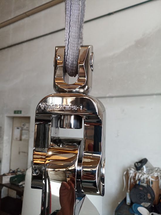 Neptunia Swivel Crown Shackle | Posidonia Accessories