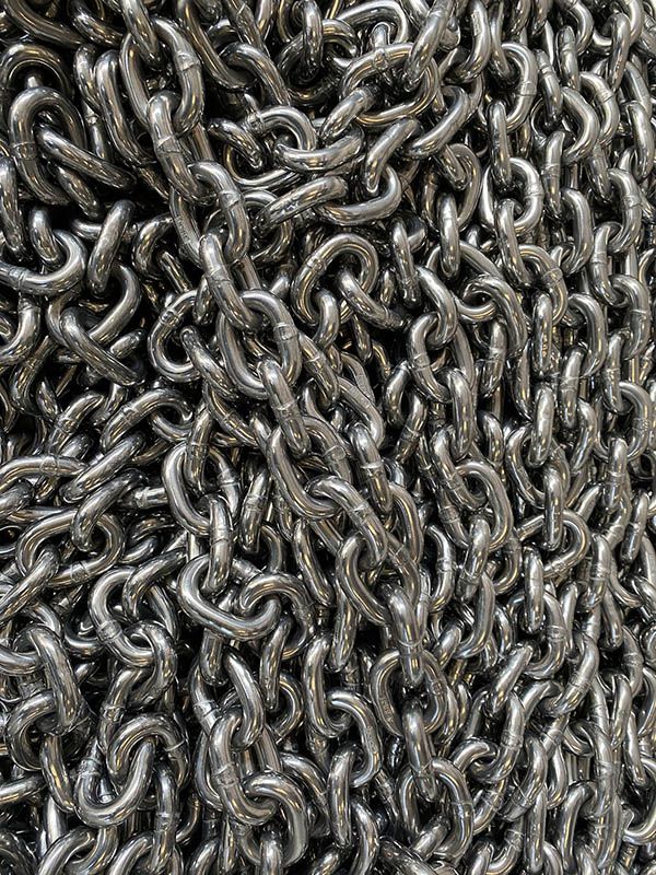 Stud-Link or Studless Chains: Which One to Choose and Why?